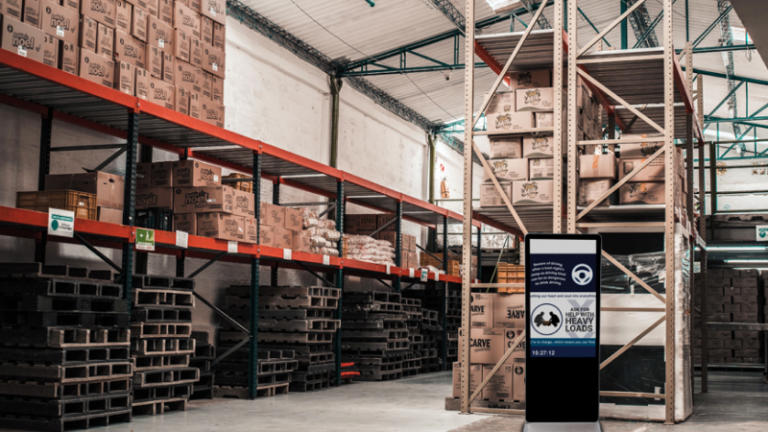 How Digital Signage in Manufacturing Industry Boosts Communication